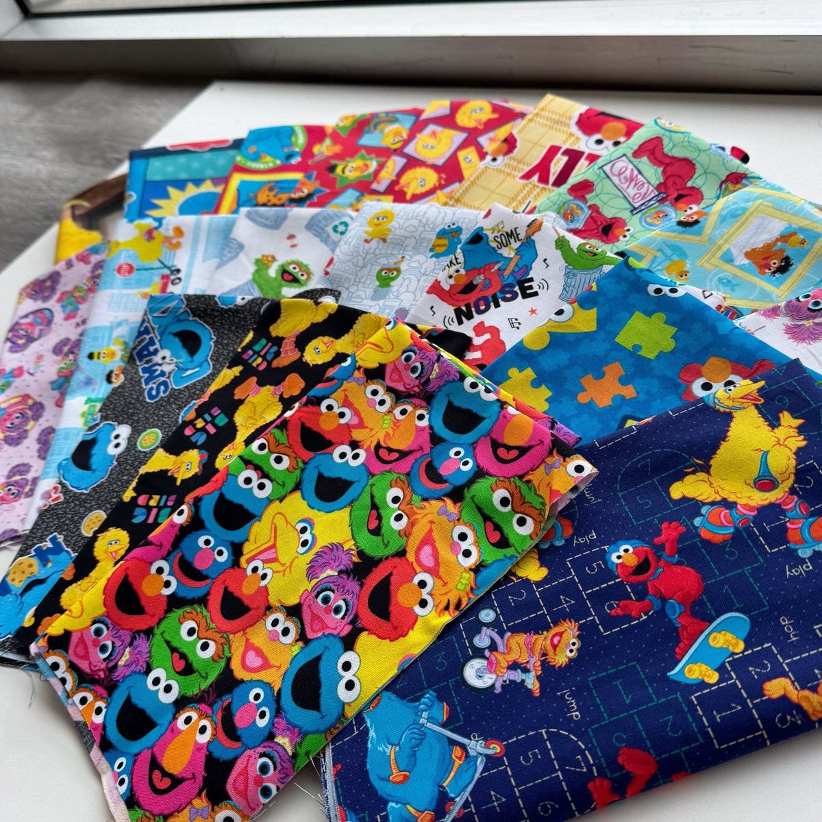 Sesame Street - PROMO Fat Quarter Bundle (17 FQ's + 2 Panels 18"x 43 ...